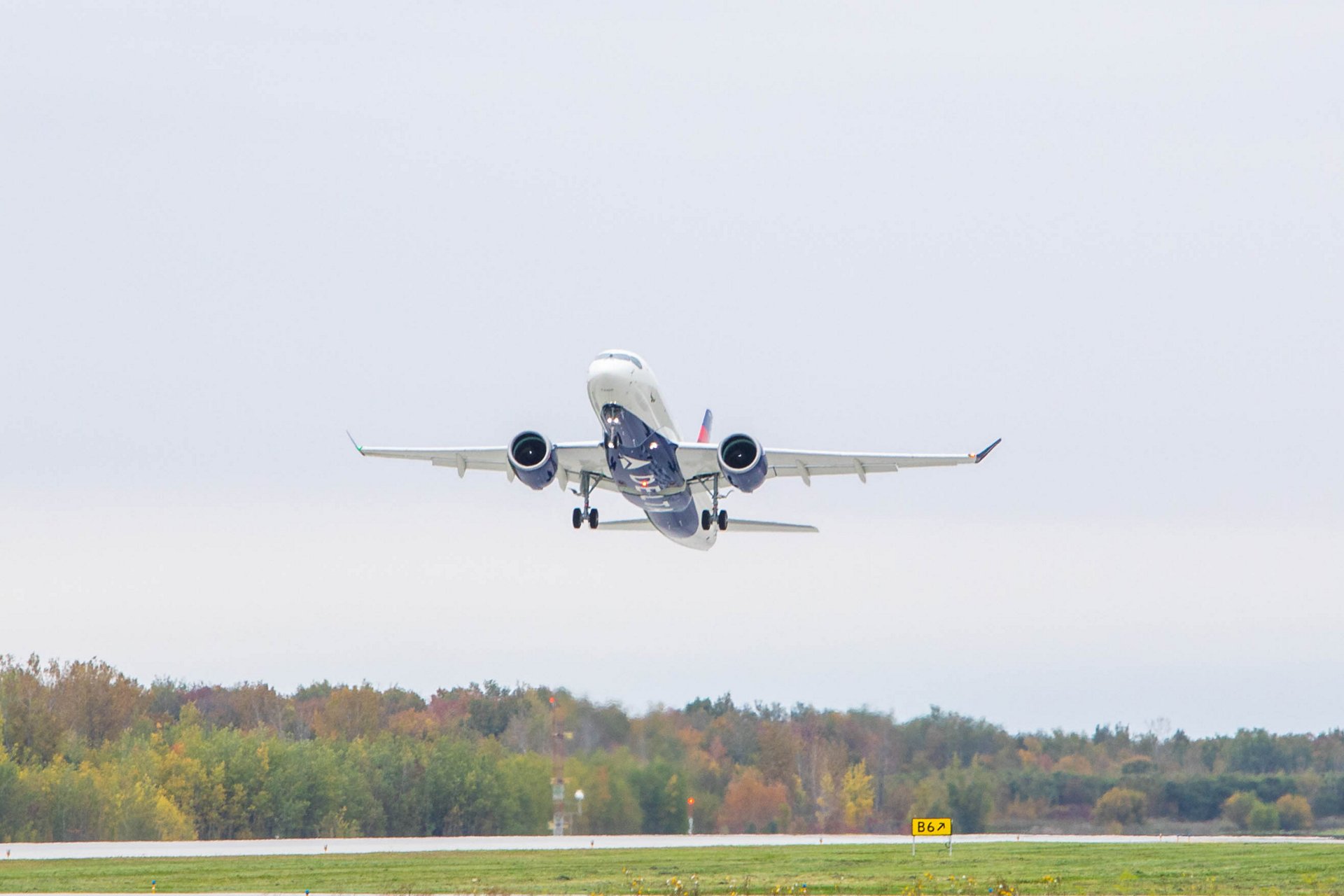 Delta Air Lines Airbus A220-100 takes to the skies for its first flight ...