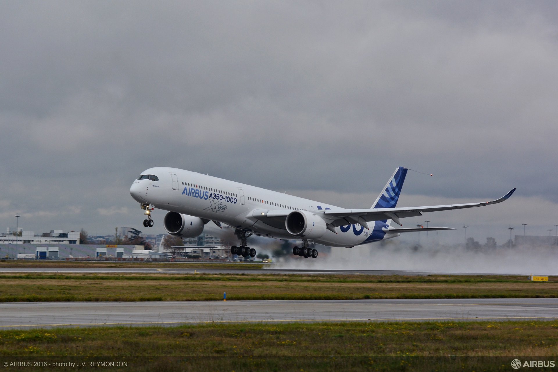 First A350-1000 becomes airborne for its maiden flight
