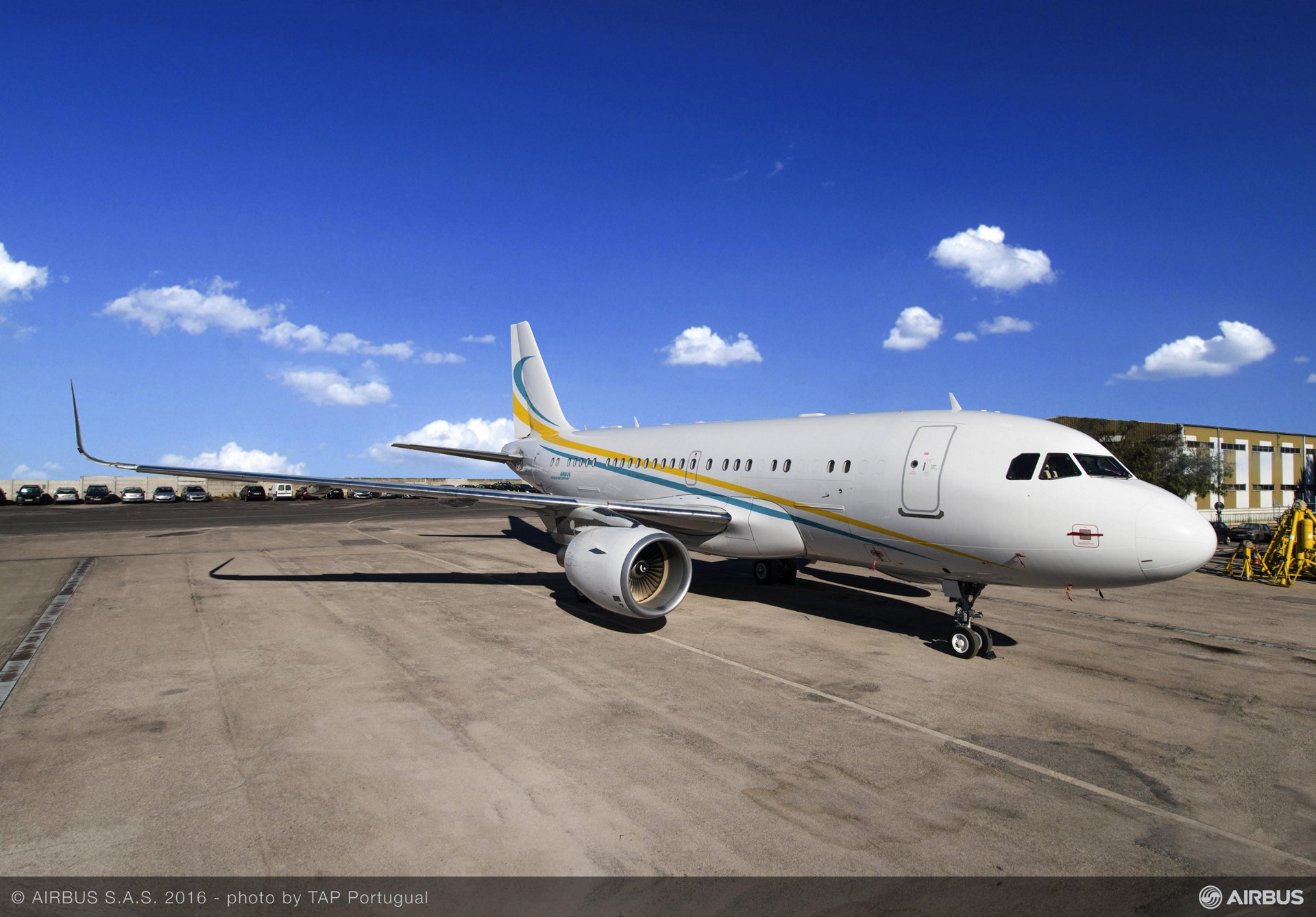 Comlux becomes first to retrofit an ACJ319 with Sharklets - Commercial ...