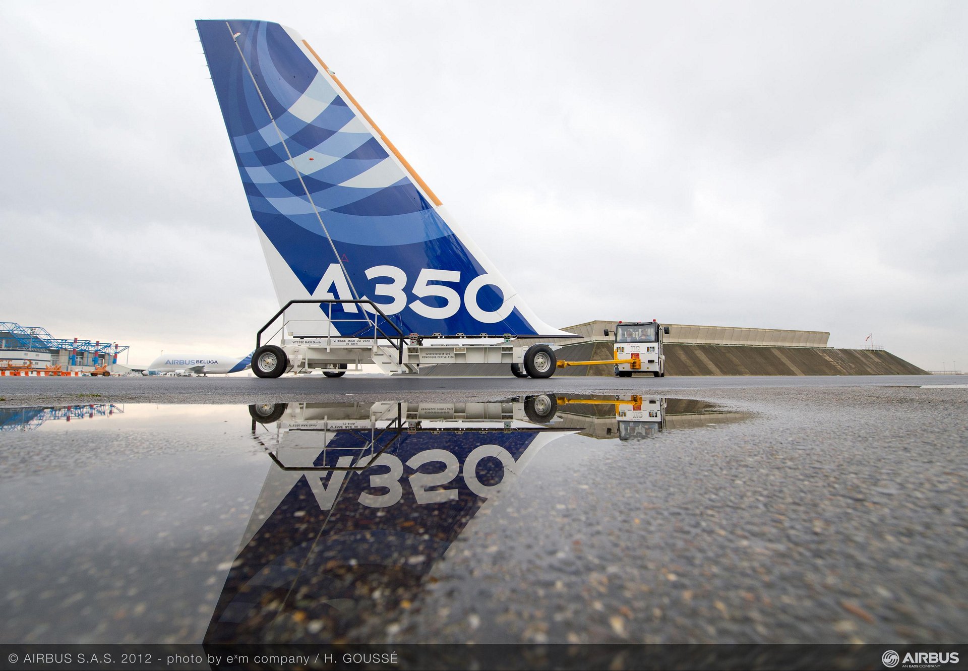 A350 XWB vertical tail plane gets its livery - Commercial Aircraft - Airbus